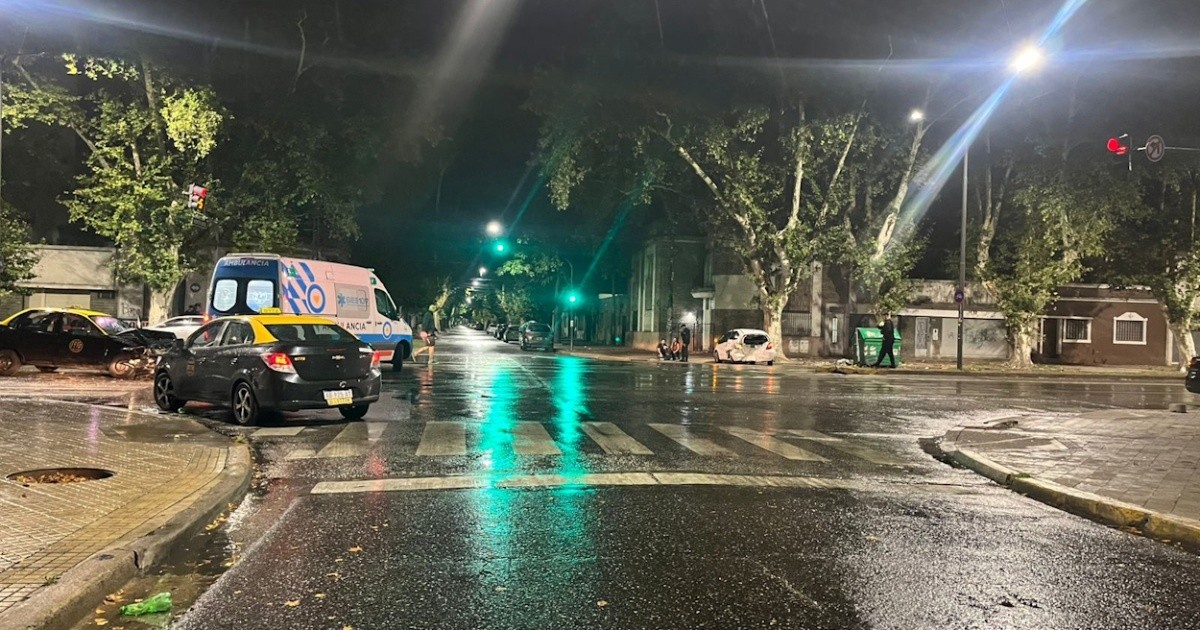 Un taxista chocó contra otro taxi y dos autos más al tratar de evitar ...