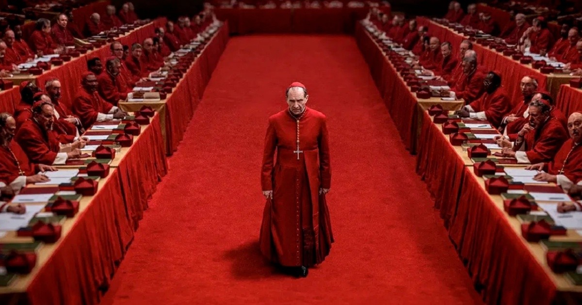 Dónde ver Cónclave, la aclamada película que retrató el proceso que ...