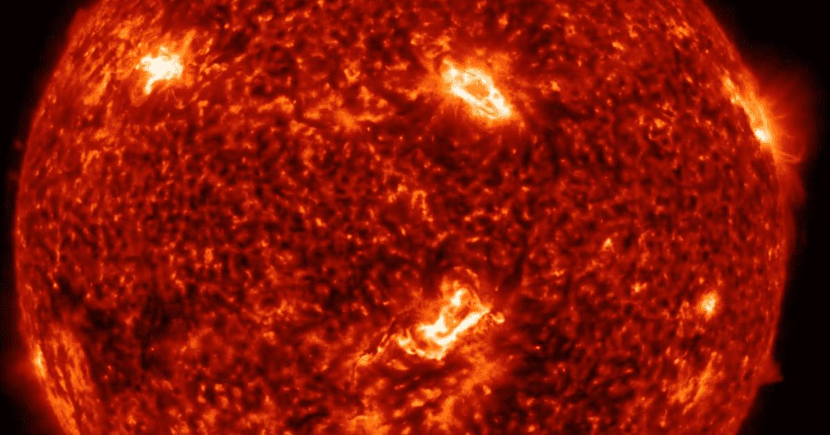 Erupción solar masiva: el Sol desencadenó un estallido de fuego de 967. ...