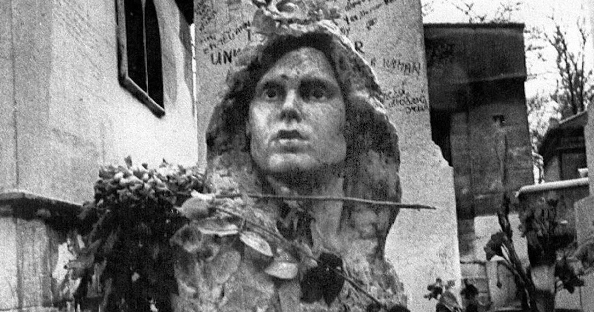 Encontraron el busto de Jim Morrison que fue robado de su tumba en París hace 37 años | Rosario3