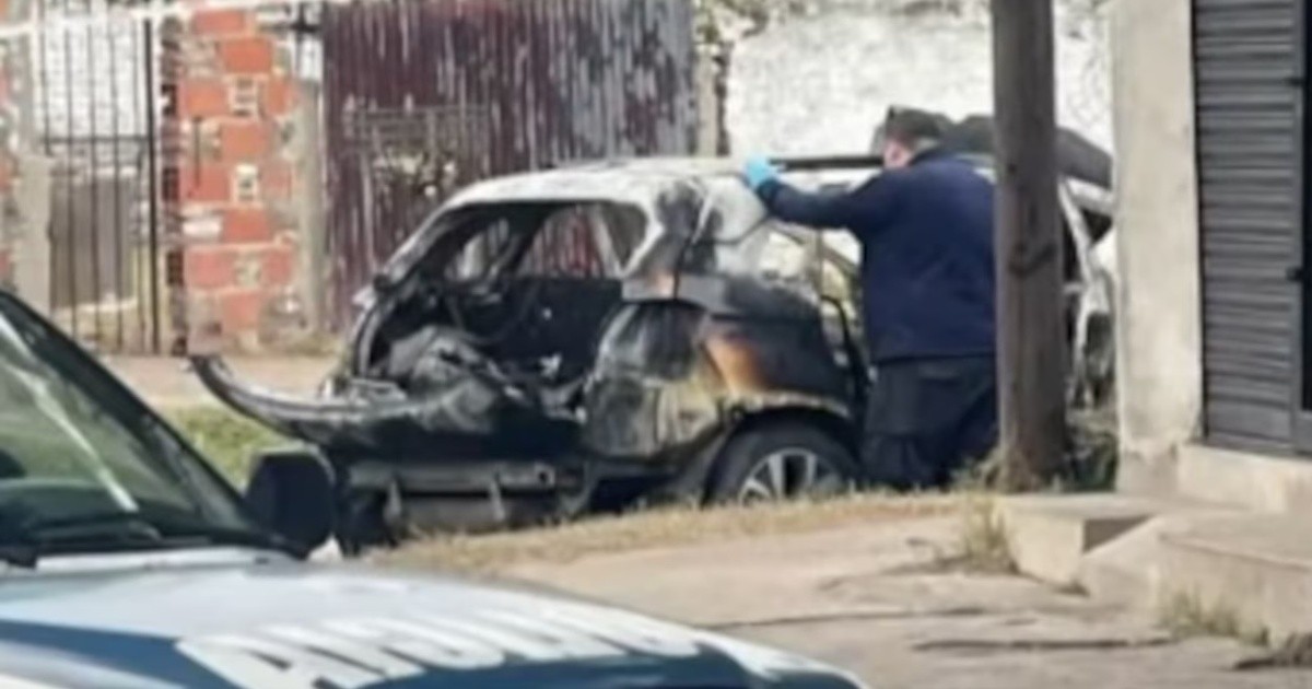 Hallaron dos cadáveres calcinados en un auto en Buenos Aires e investigan si habían ido a ...