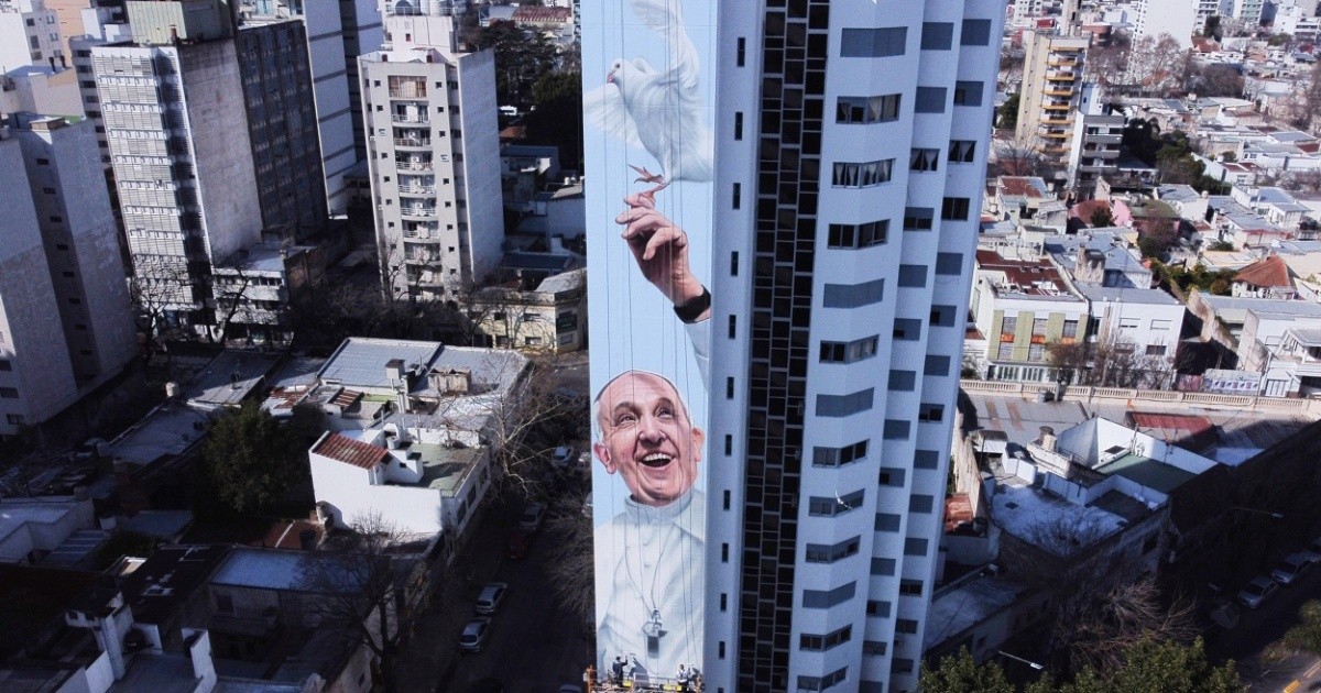 El artista que pintó a Belgrano y los silos Davis, ahora hizo el mural ...
