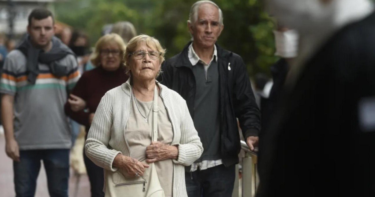 La provincia de Córdoba aumenta las jubilaciones mínimas un 84%: pasará ...