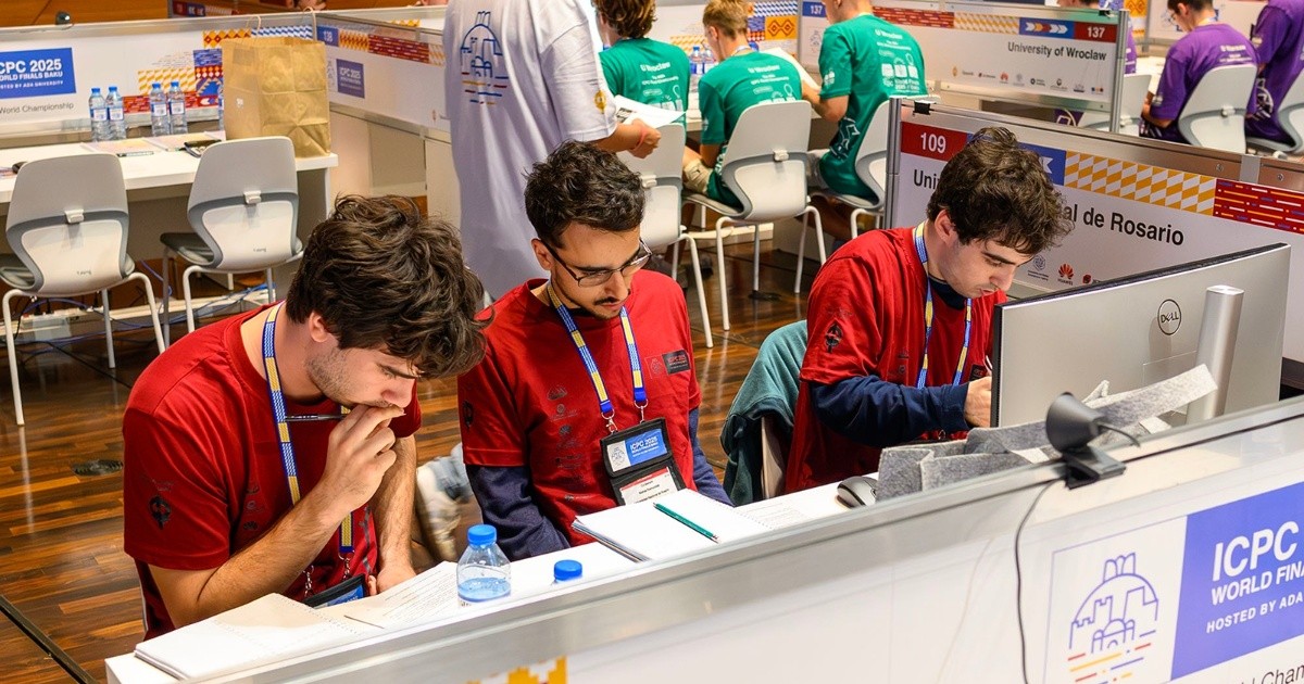 Estudiantes de la UNR se destacaron en el Mundial de Programación en ...