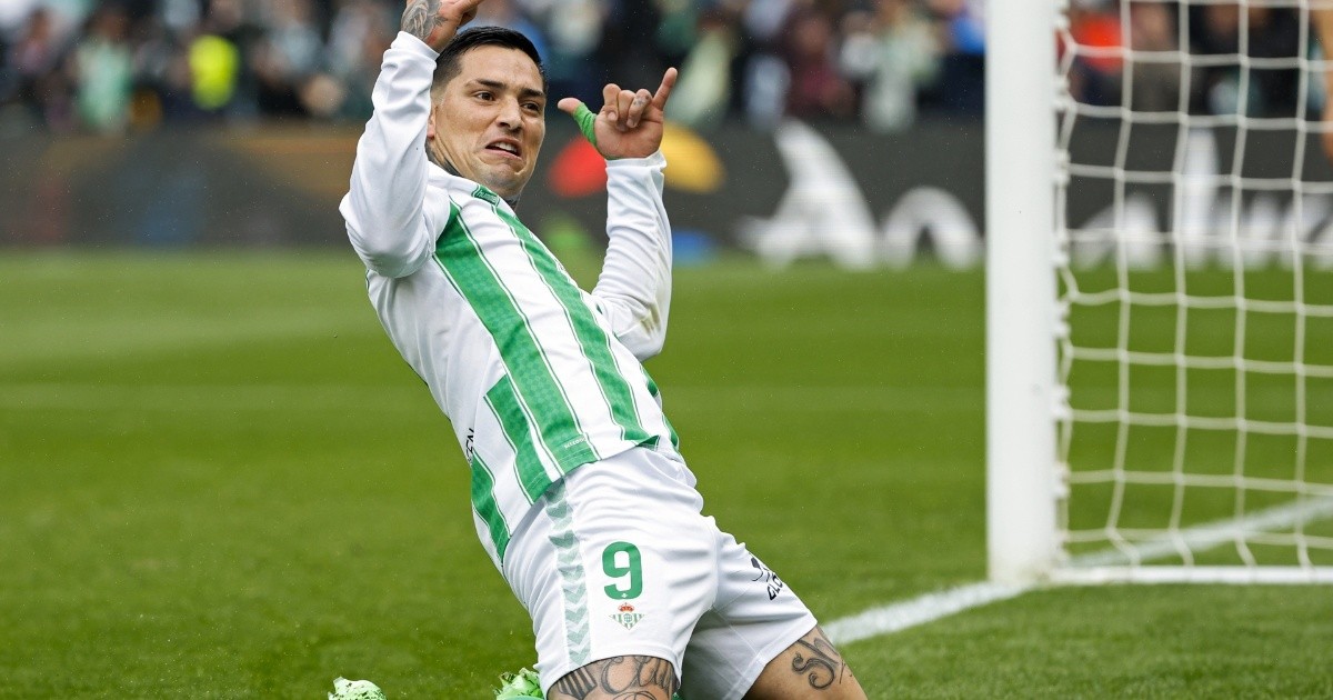 Chimy Ávila, cerca de dejar Betis: Pumas busca reforzar su delantera ...