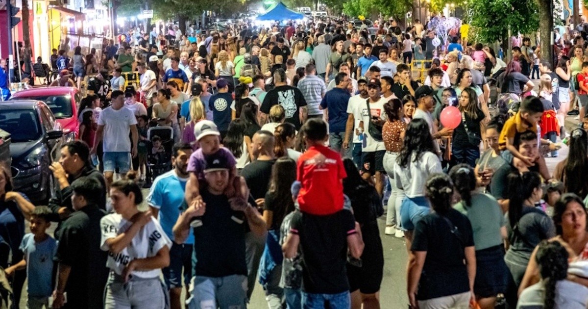 La tradicional avenida Arijón se convierte en un paseo cultural con ...