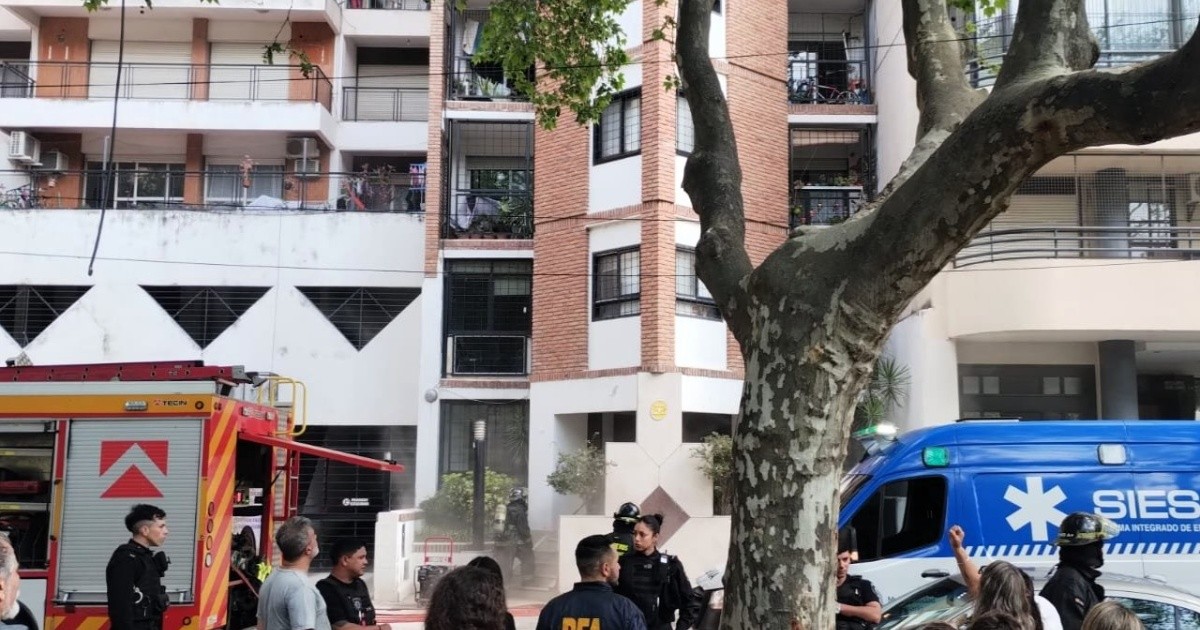 Incendio en edificio frente a plaza López: bomberos debieron evacuar a vecinos | Rosario3