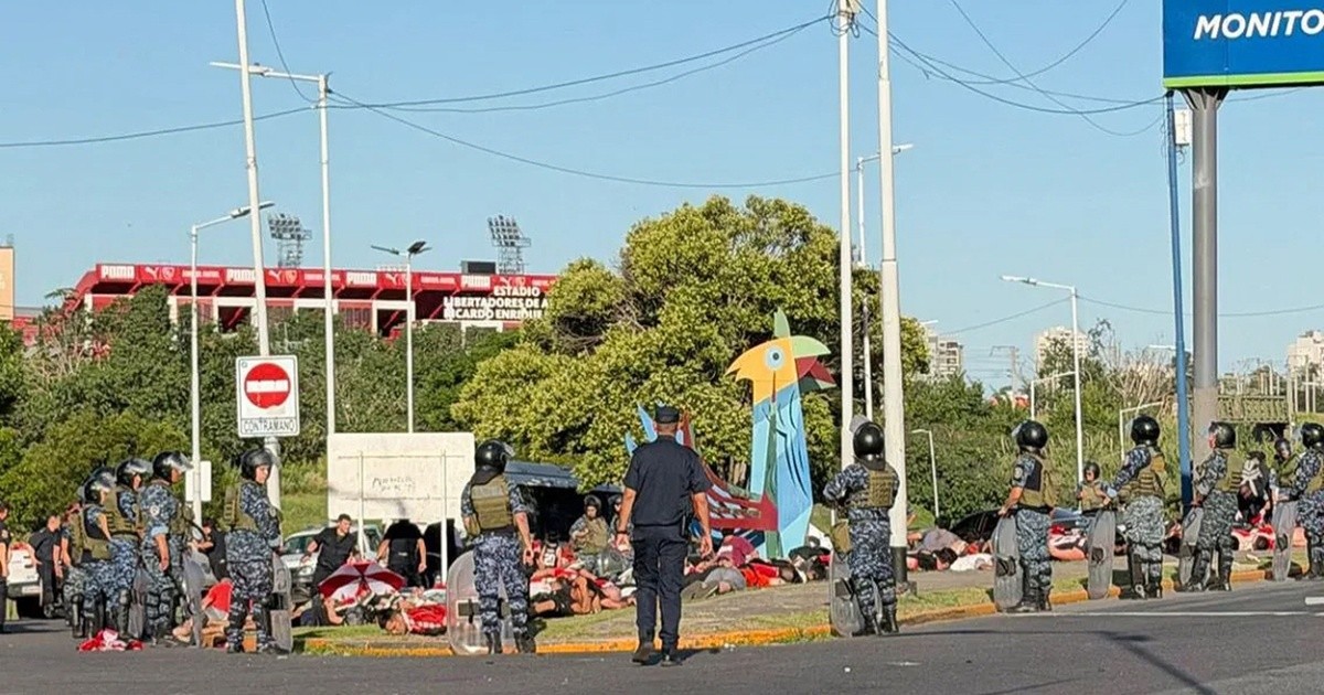 Detuvieron a Bebote Álvarez, jefe de la barra de Independiente y a más ...