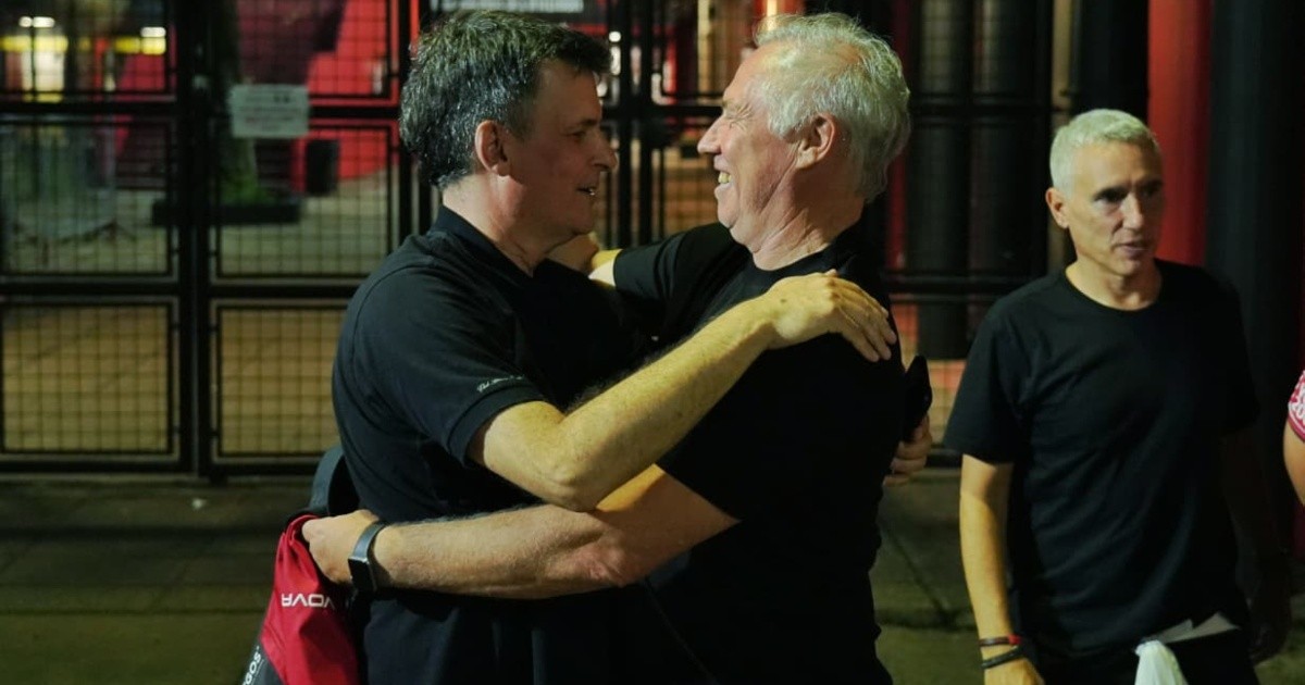 Elegir al técnico, el primer gran desafío de Sensini en Newells: cuál es la opción que pica en ...