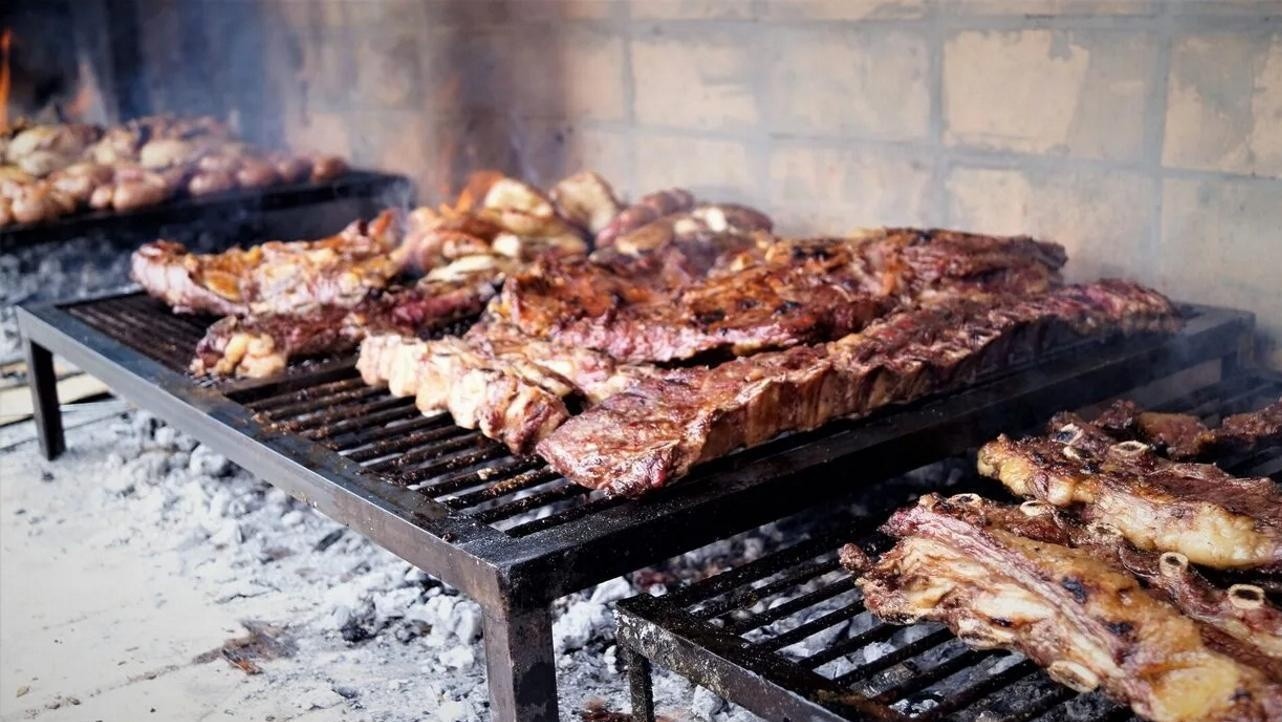 Con el asado como protagonista, el precio de la carne pegó un salto en ...