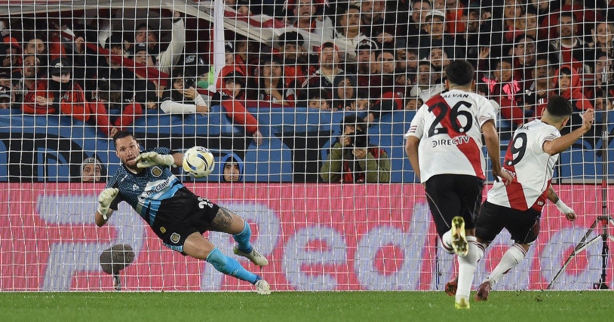 El penal para River y la atajada de Jeremías Ledesma que cuenta como ...