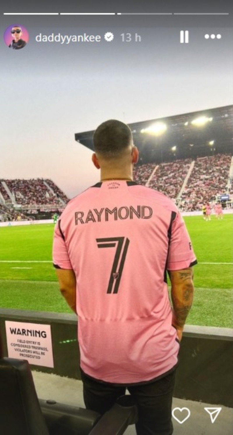 Messi volvió a las canchas tras la lesión y tuvo visitas en la tribuna: su encuentro con Daddy ...